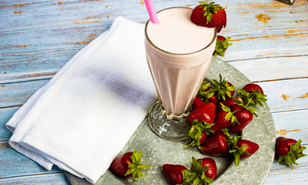 Strawberry Cheesecake Smoothie Low Carb THM S - Nana's Little Kitchen
